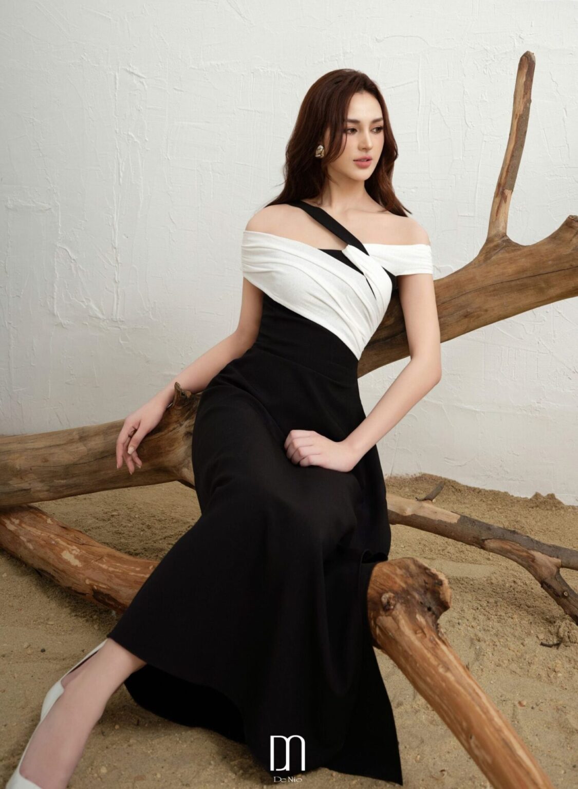 Aster Diagonal Dress With Twisted Detail | DeNio – Official Site